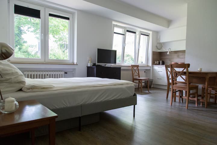 Apartment In Oberkassel Mit Garten Und Parkplatz - Düsseldorf