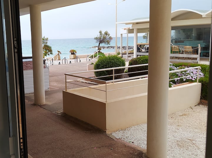 À 20m De La Plage Appartement En Rez-de-chaussée - Le Lavandou