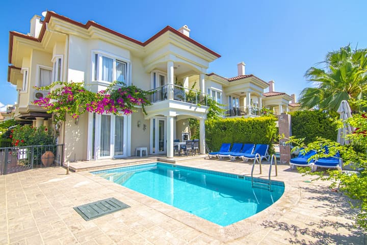 Beachfront 4 Bedroom Villa 24/7 Security With - Fethiye