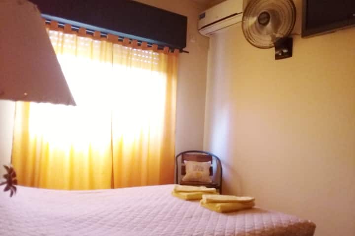 Casa Con 1 Dormitorio En Barrio Céntrico - Colón