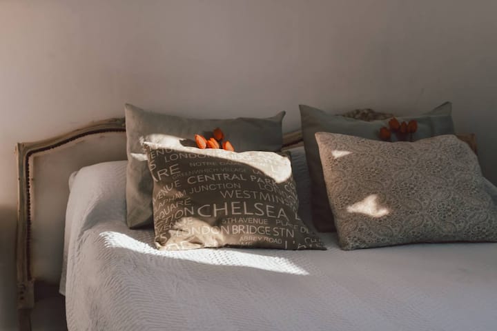 Super Amplio Con Balcón  Centrico. Con Cochera - Corrientes, Argentina