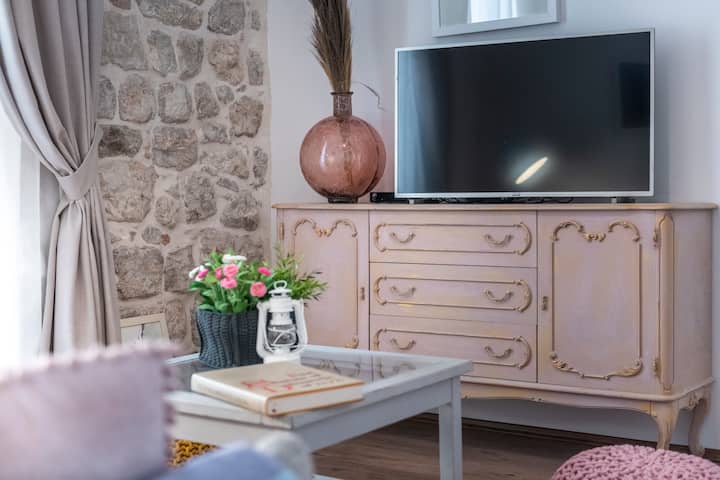 Flora-
Heartbeat Old City Three Bedrooms Apartment - Dubrovnik