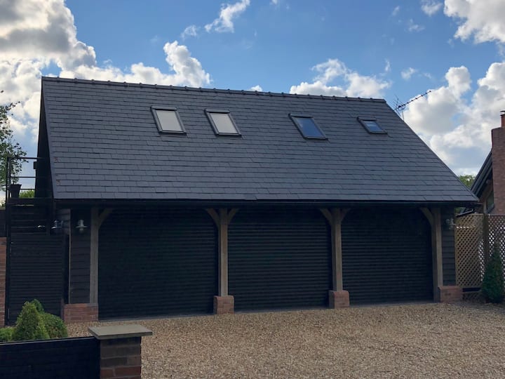 One Bedroom Apartment, Private Access And Parking. - Ormskirk