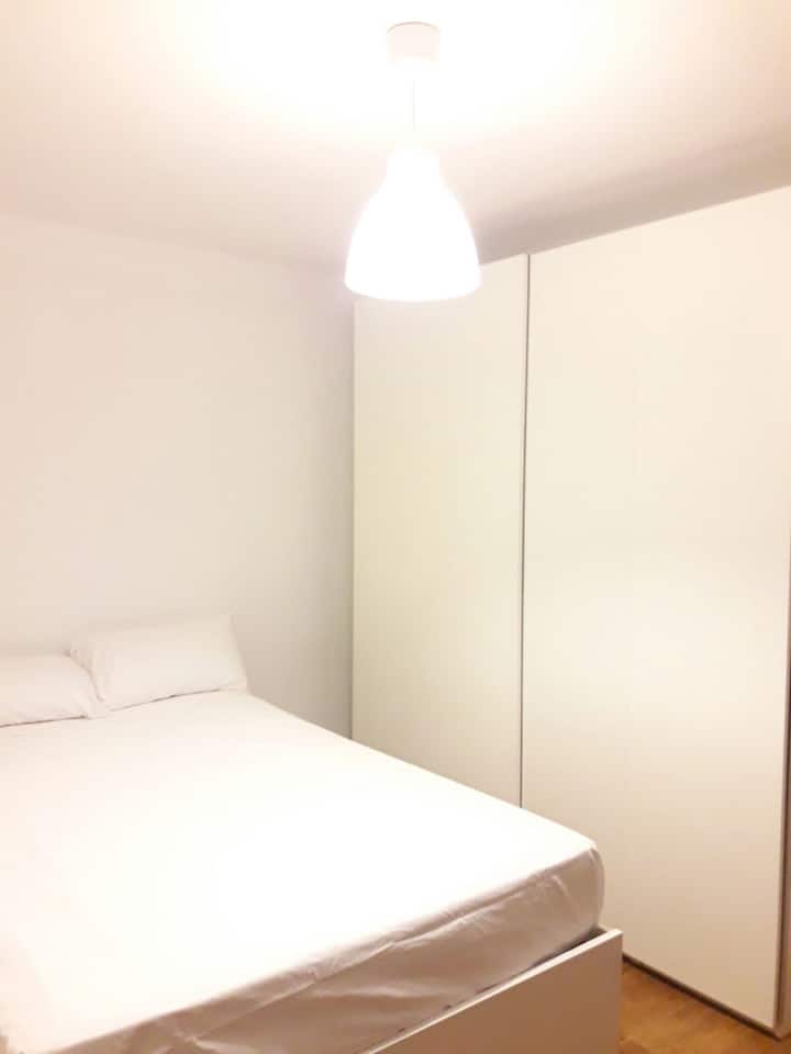Manresa, Near Train, Bus To Barcelona With Parking - Manresa