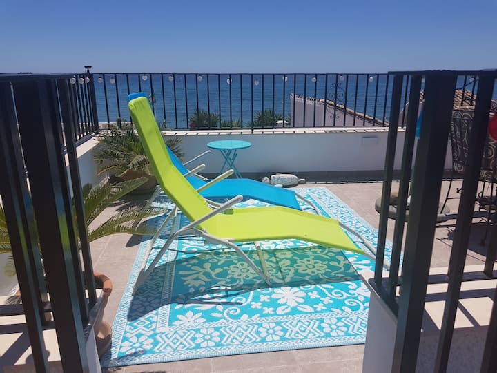 Bungalow 50 Meter Från Havet Med Tre Terrasser. - Estepona