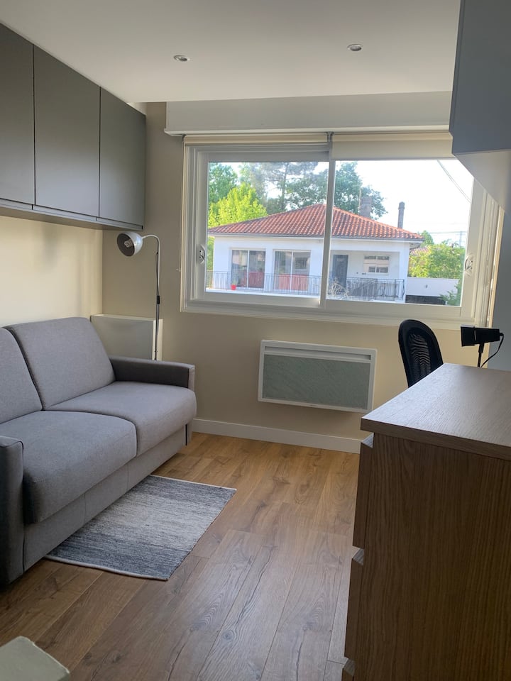 Beau Studio Traversant Avec Jardin - Pessac