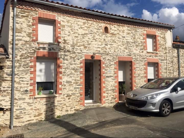 Maison En Pierre Meublée Parking Gratuit - Clisson