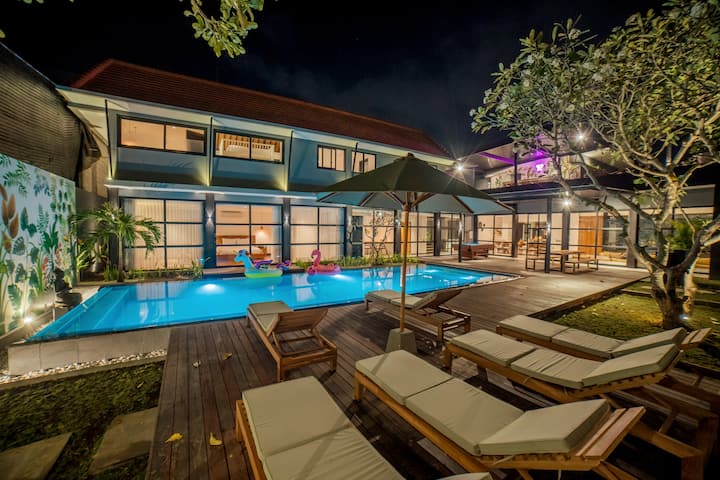 Majestic 4br In The Heart Of Canggu With Sauna&bar - 오스트레일리아