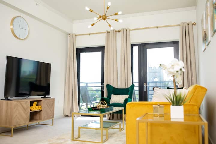 Luxe High Rise Condo In Dt W/ Wifi | Free Parking - First Ward - Charlotte