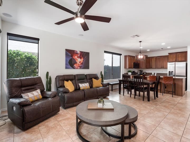 Spacious 4 Bedroom Monthly Stay! - Mesa, AZ