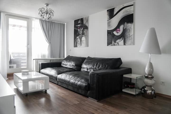 Modern 2-br Apt W/ Balcony, Free Parking For 1 Car - Tegernsee