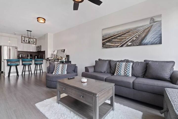 Luxurious 2b-2b Condo W/ Free Underground Parking - White Rock