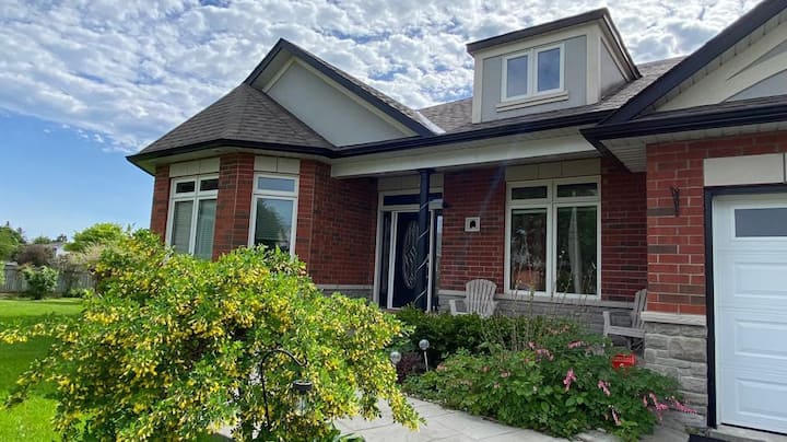 Comfort And Luxury With A Cottage Like Setting - Whitby
