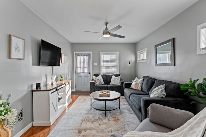 Perfect For Families Getaway W/ Game Room And Deck - St. Louis, MO