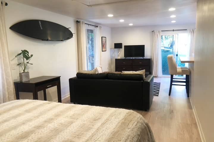 Sunny Bungalow Close To Beach, Big Yard - Encinitas, CA
