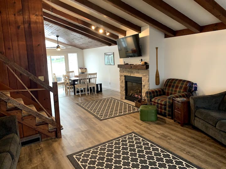 Large Family Waterfront Cottage On Lake Webster - Lake Wawasee, IN