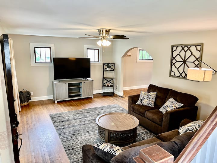 King Bed*historic*charming Updates*walk 2 Town Sq* - Medina, OH