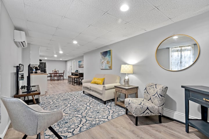 Adorable Modern 2 Br Apt Close To Lirr Lie &Lake - Holbrook, NY