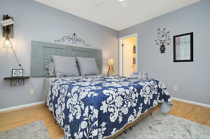 Walk To Bars & Restaurants! | 1br Highlands Stay! - Louisville, KY