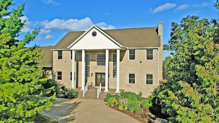 A Luxury Waterfront Paradise On Georgian Bay! - Owen Sound
