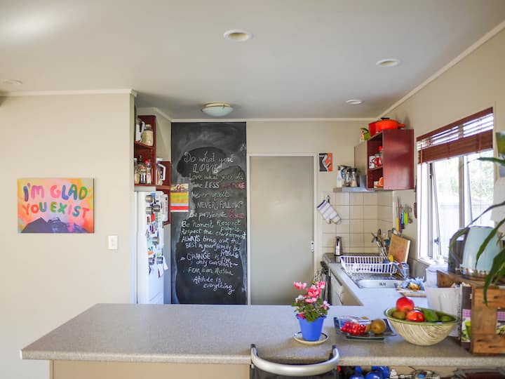 Warm Sunny 3-bedroom Townhouse By Beach! - New Zealand