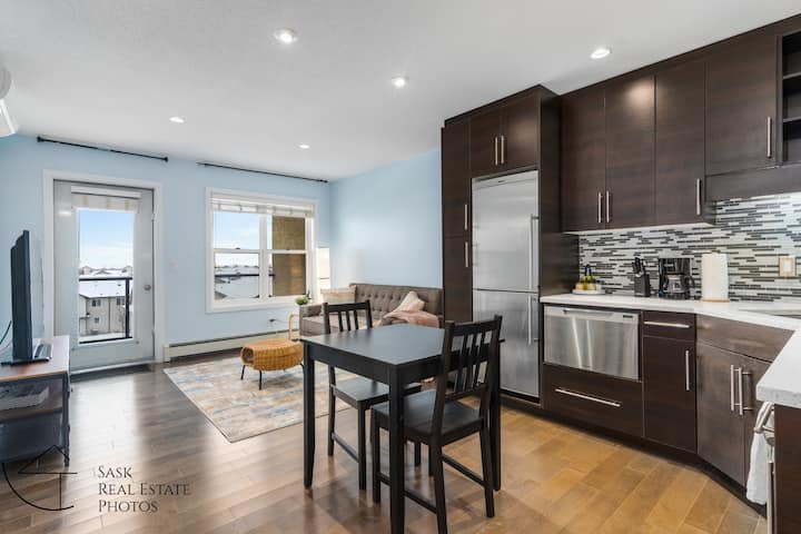 Top Floor 1 Bed Condo Suite In Great Location - Saskatoon