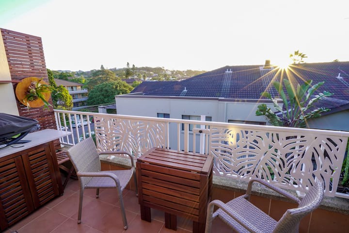 Cosy Modern Beach Pad With Sunset Views - Narrabeen