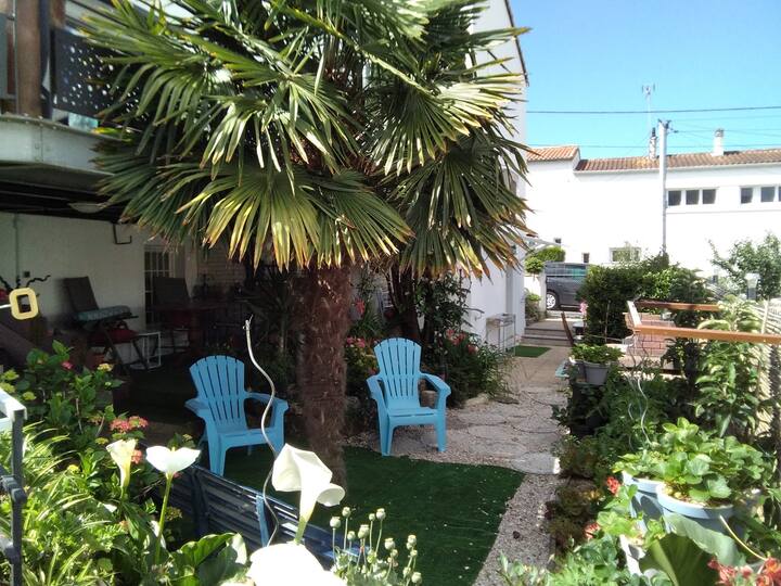 Rdc De Maison Avec Jardin. 900 M Plage - Royan
