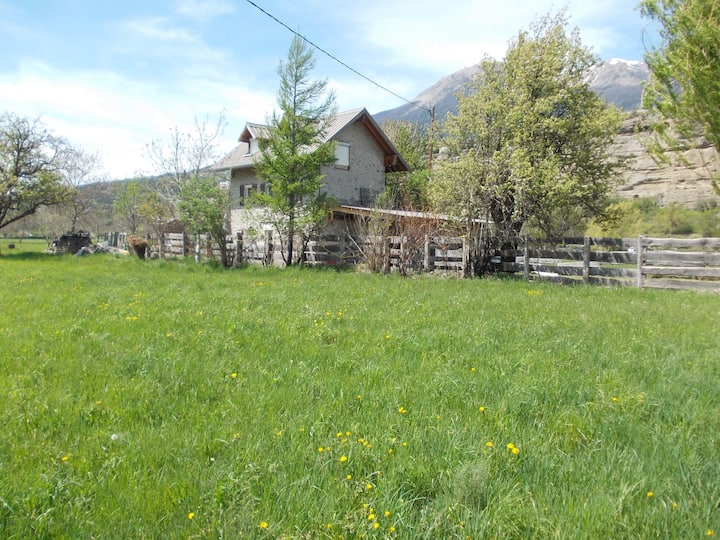 Charmante Petite Maison Dans La Prairie Trés Calme - Embrun