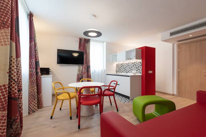 Luul, Stylish, Colorful Suite Near The Lake - Riva del Garda