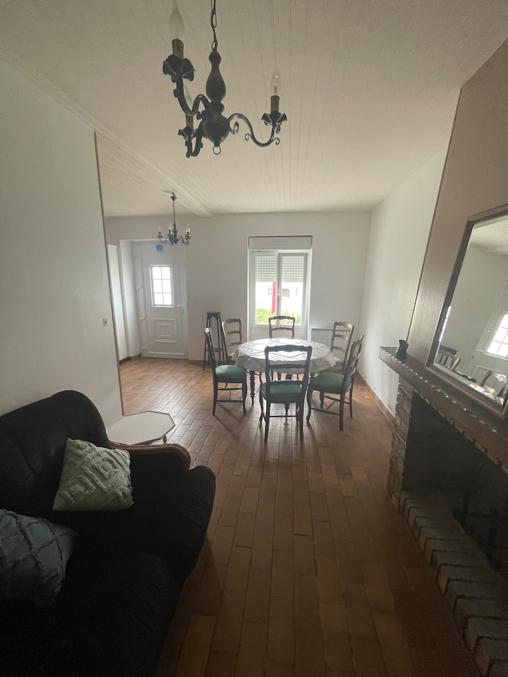 Maison De Campagne, Pour -6 Personnes - Fresnay-sur-Sarthe