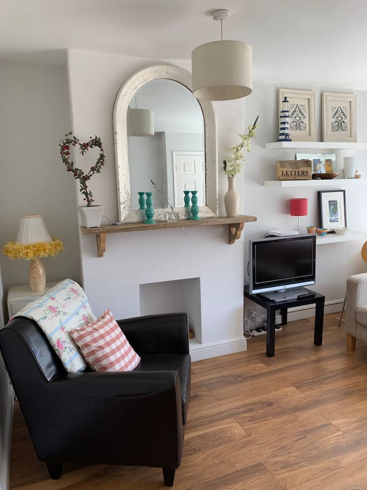 4 Bed Bright House/garden/parking Near City Centre - Canterbury