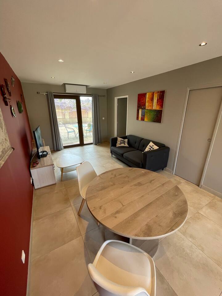 Logement Dans Villa Avec Patio Et Piscine à Ales - Alès