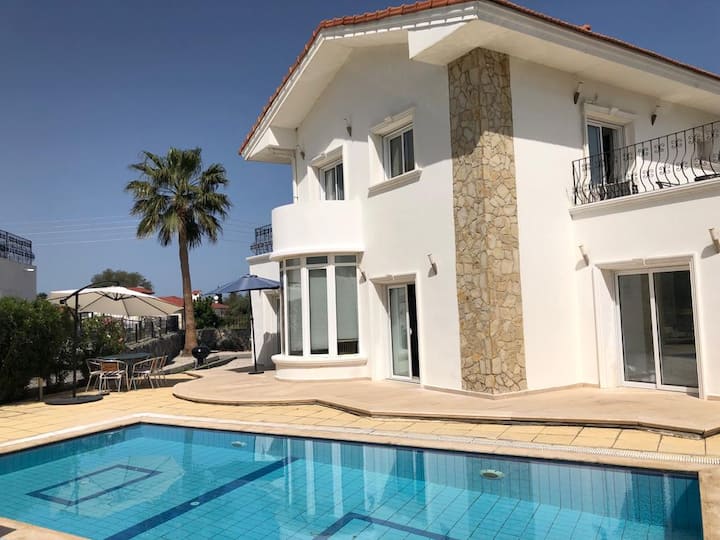 Villa Bella, Three Bedroom Villa With Private Pool - Cipro