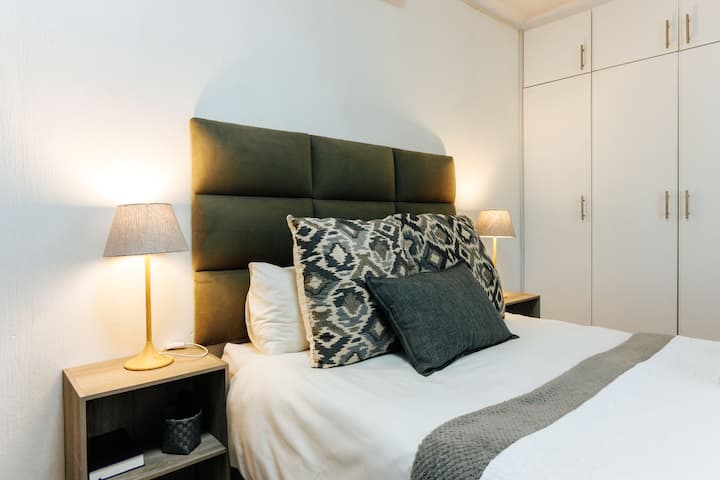 Double Room With Free Wifi & Secure Parking- Unit1 - George