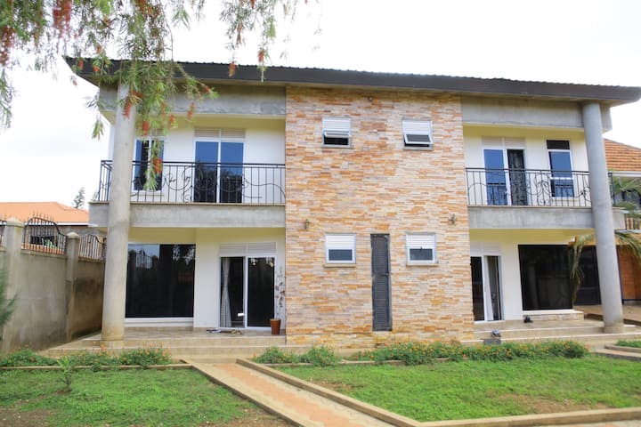 Humble Aboard Apartments - Kampala