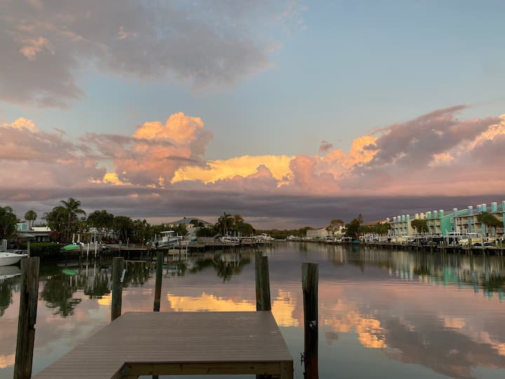 Ocean View-walk To Beach-boat Accessible- Unit 1 - Indian Rocks Beach, FL
