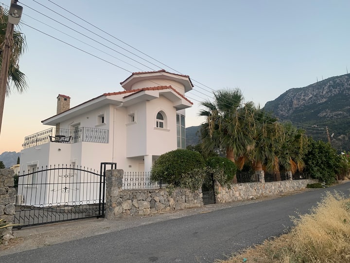 Villa Sofia, 3 Bedroom Villa With Private Pool - Cipro