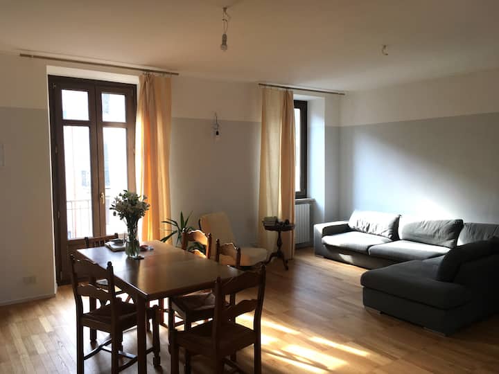 Wide And Bright Room - Turín