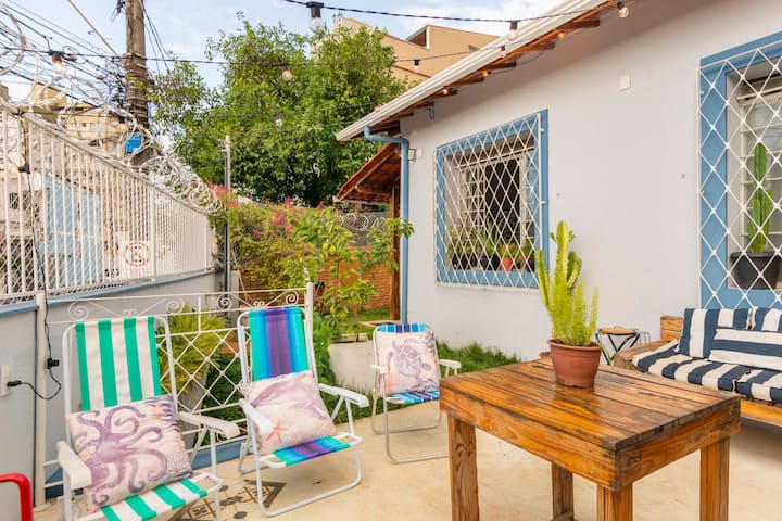Casa Azul Charmosa No Bairro Santa Tereza - Belo Horizonte