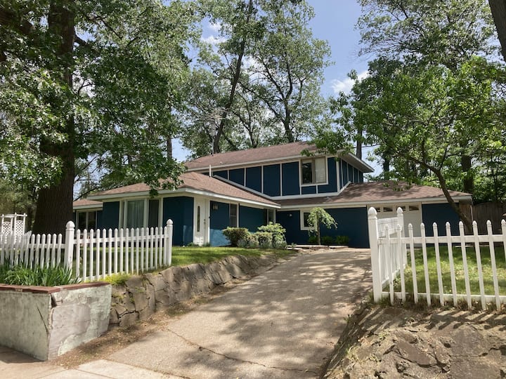 Spacious 4 Br House With Loft. Short Walk To Beach - Michigan City, IN