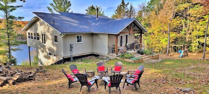 Beautiful Lakehouse 400 Ft Shoreline 5 Acre Forest - Kawartha Lakes