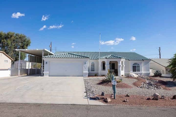 Getaway, Sparkling Pool & Shuffleboard Table - Havasu Lake, CA