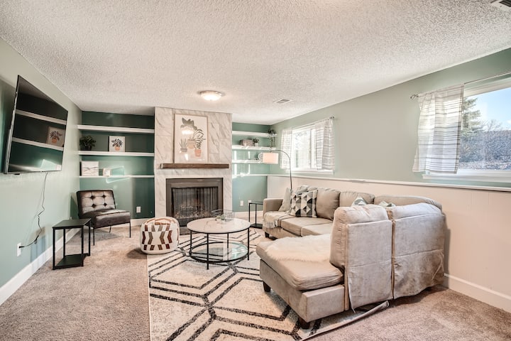 Cheerful 4 Bed/2 Bath Home In Littleton! - Littleton, CO
