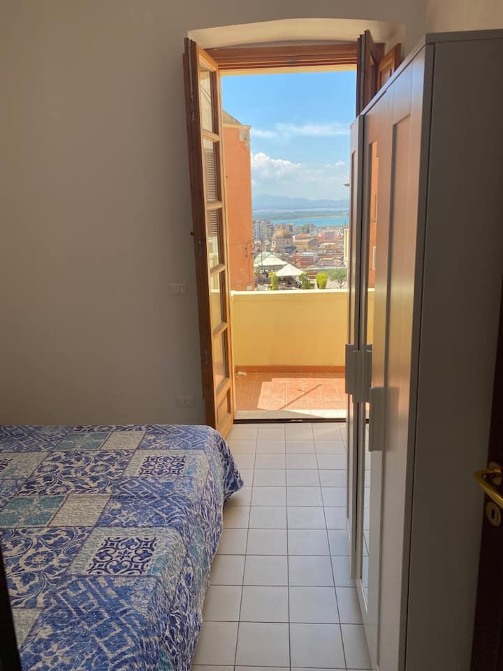 Casa Leonardo, A Panoramic View With Free Parking - Cagliari
