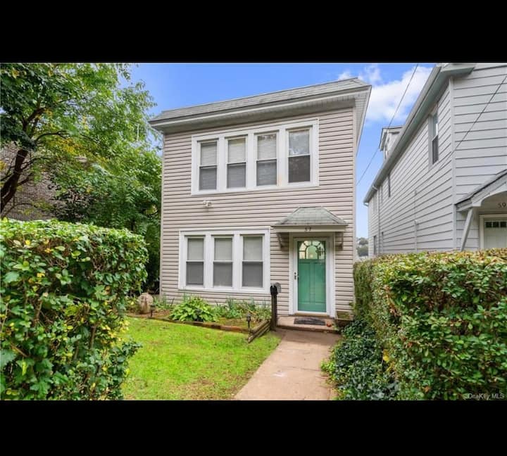 Cozy Three Bedroom Family Home With Backyard - Rockland County, NY