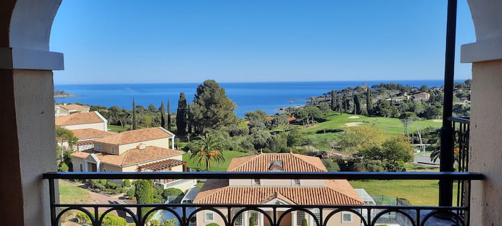Pleine Vue Mer Avec Piscines Et Animations - Agay