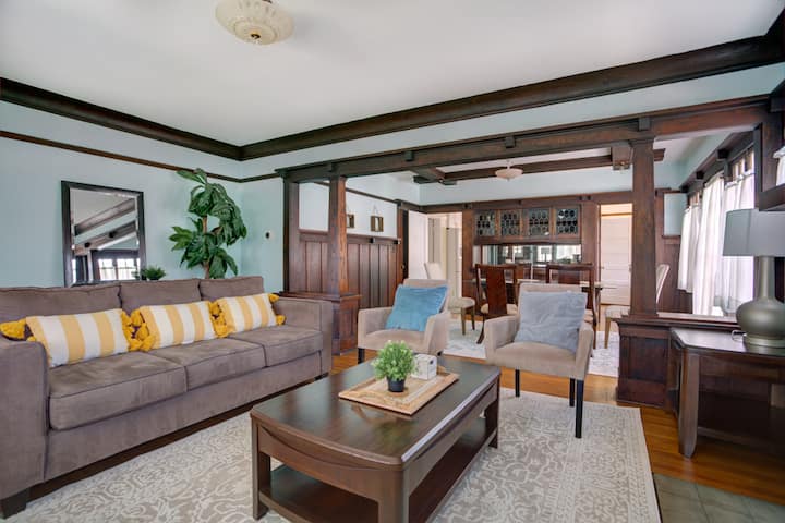 Vintage Home7 Bedroom 2 Bath In Quiet Neighborhood - Pasadena, CA