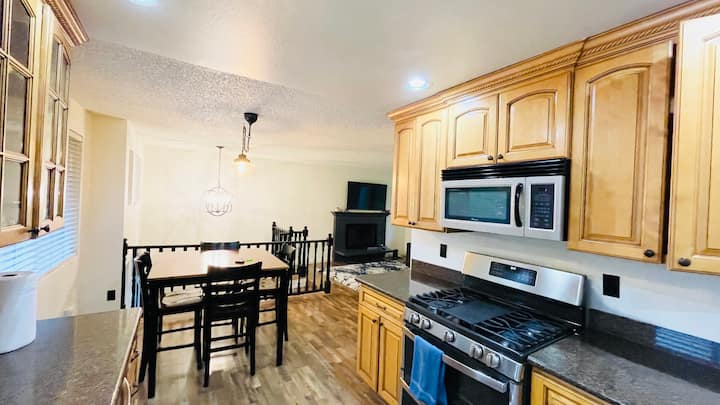 Cheerful House / Large Fenced Yard/ Garage - Redmond, WA