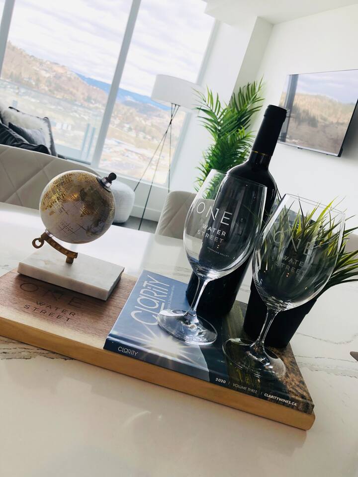 Luxury Condo With Pool! Steps To Beach/downtown!! - Kelowna